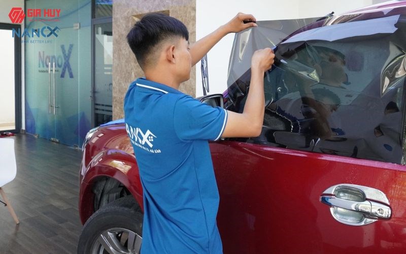 Hướng dẫn cách dán decal xe oto chuyên nghiệp tại nhà